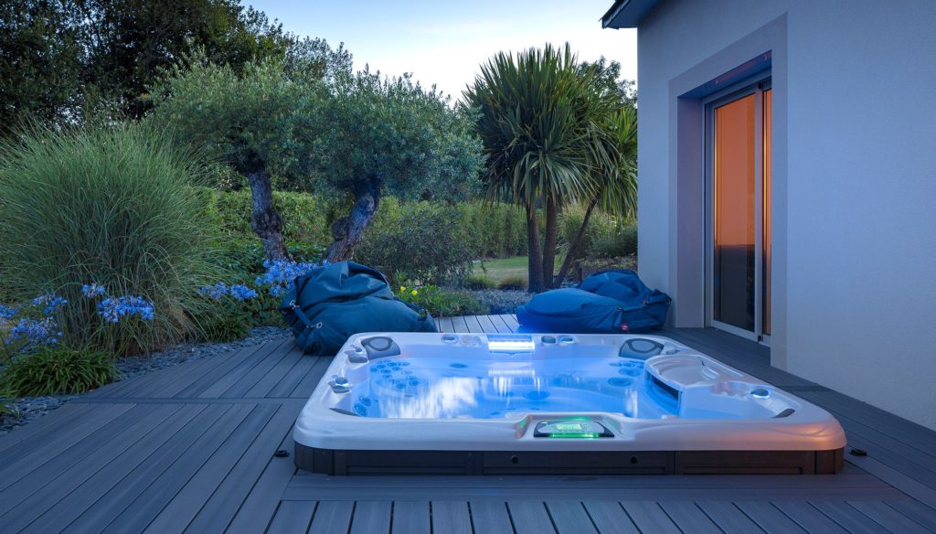 Hot Tub Gallery | Aquarius Pools and Spas